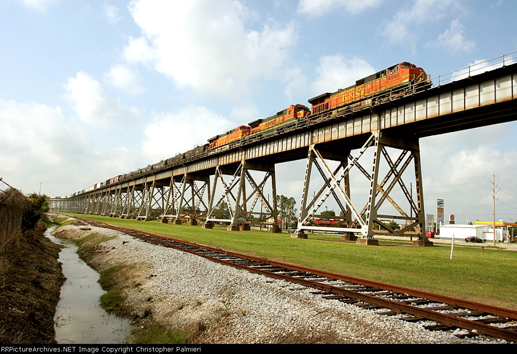 BNSF 4995, BNSF 8623, and BNSF 7669
